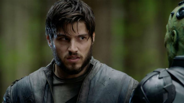 Krypton's Cameron Cuffe Praises Brandon Routh's Superman