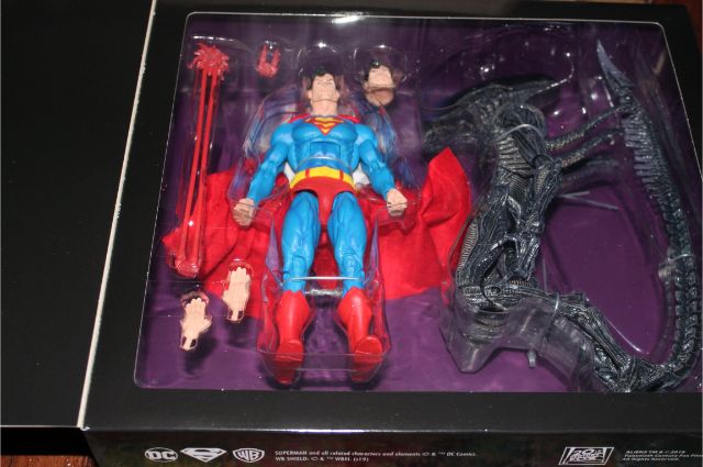Review: Superman vs. Alien Convention Exclusive Figure Set
