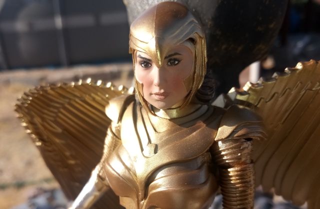 Toy Review: McFarlane Does DC Movies With Gold Wonder Woman 1984