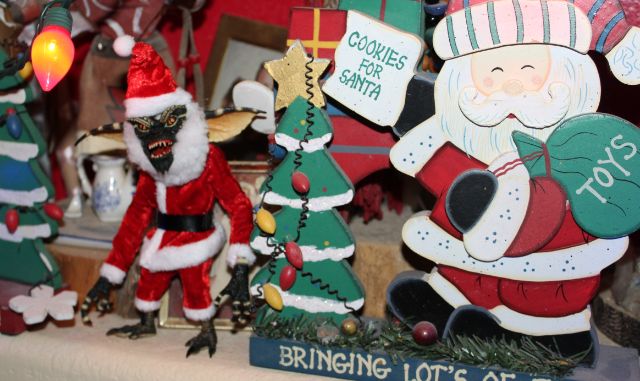 Toy Review: NECA Christmas Gremlin - Ultimate Santa Stripe