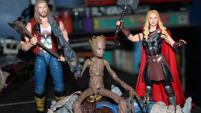 Toy Review: Marvel Legends Love and Thunder Thor, Jane, and Groot