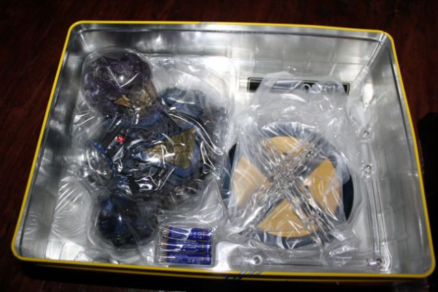 Toy Review: Mezco One 12 Collective Wolverine Deluxe Steel Box Edition