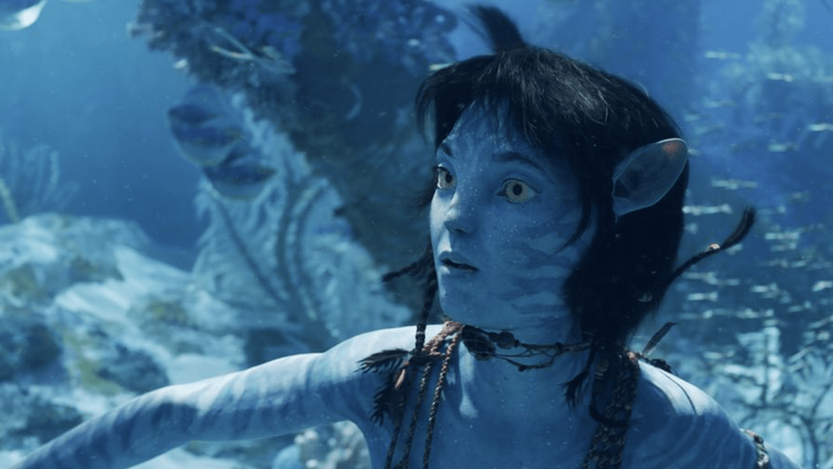 Avatar 2 Cast Poses In Water Tank For a New Behind-the-Scenes Photo