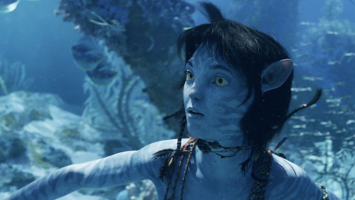 Avatar 2 Cast Poses In Water Tank For a New Behind-the-Scenes Photo