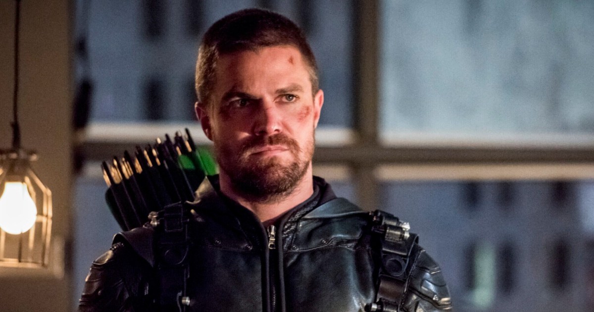 Stephen Amell Joins SAG/AFTRA Picket in NYC