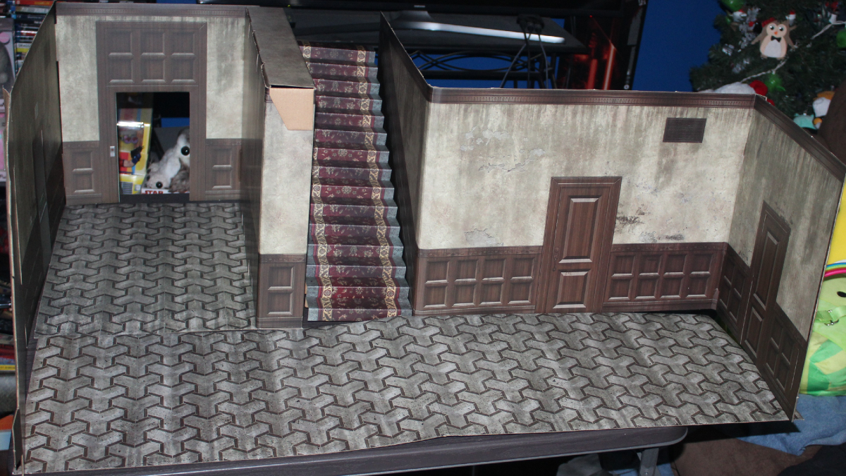 Toy Review: Extreme Sets Pop-Up Hallway Diorama (and Bonus Figures)