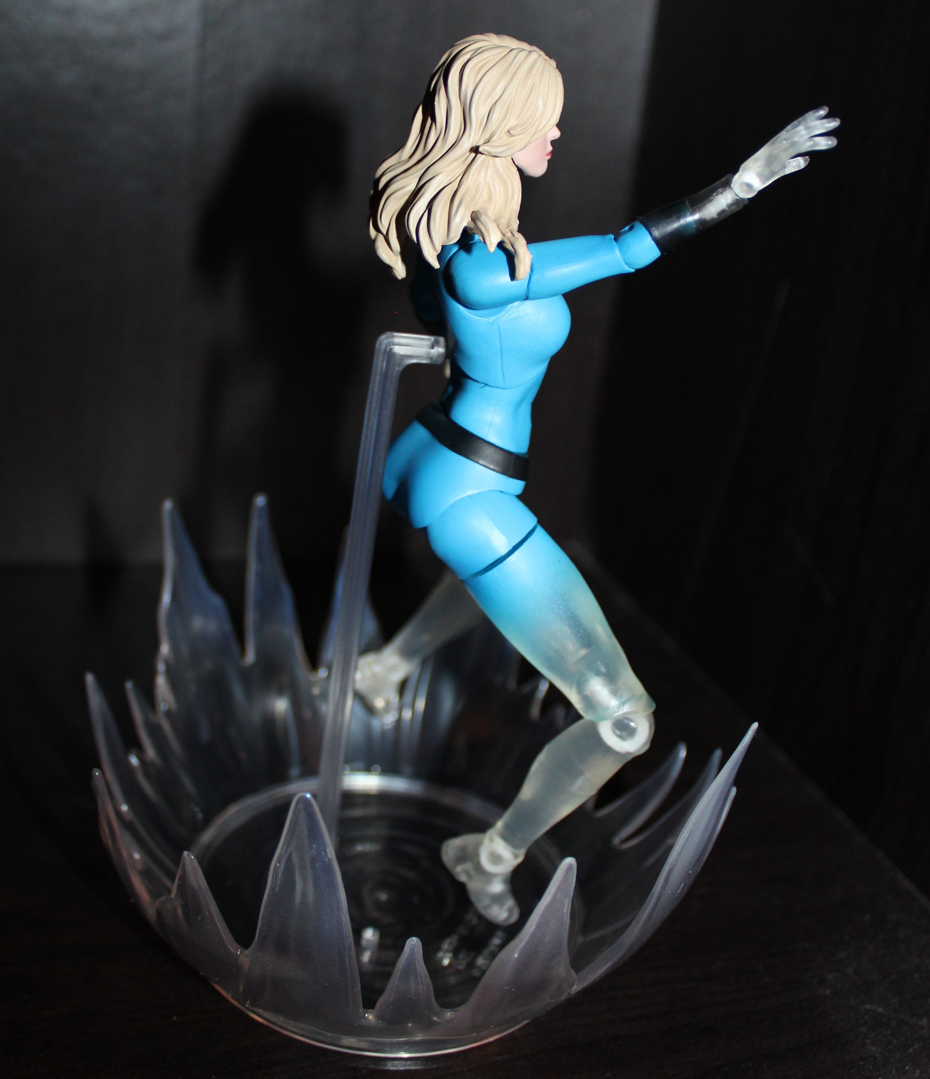 Diamond Select Toys Invisible Woman Action Figure Toy Review