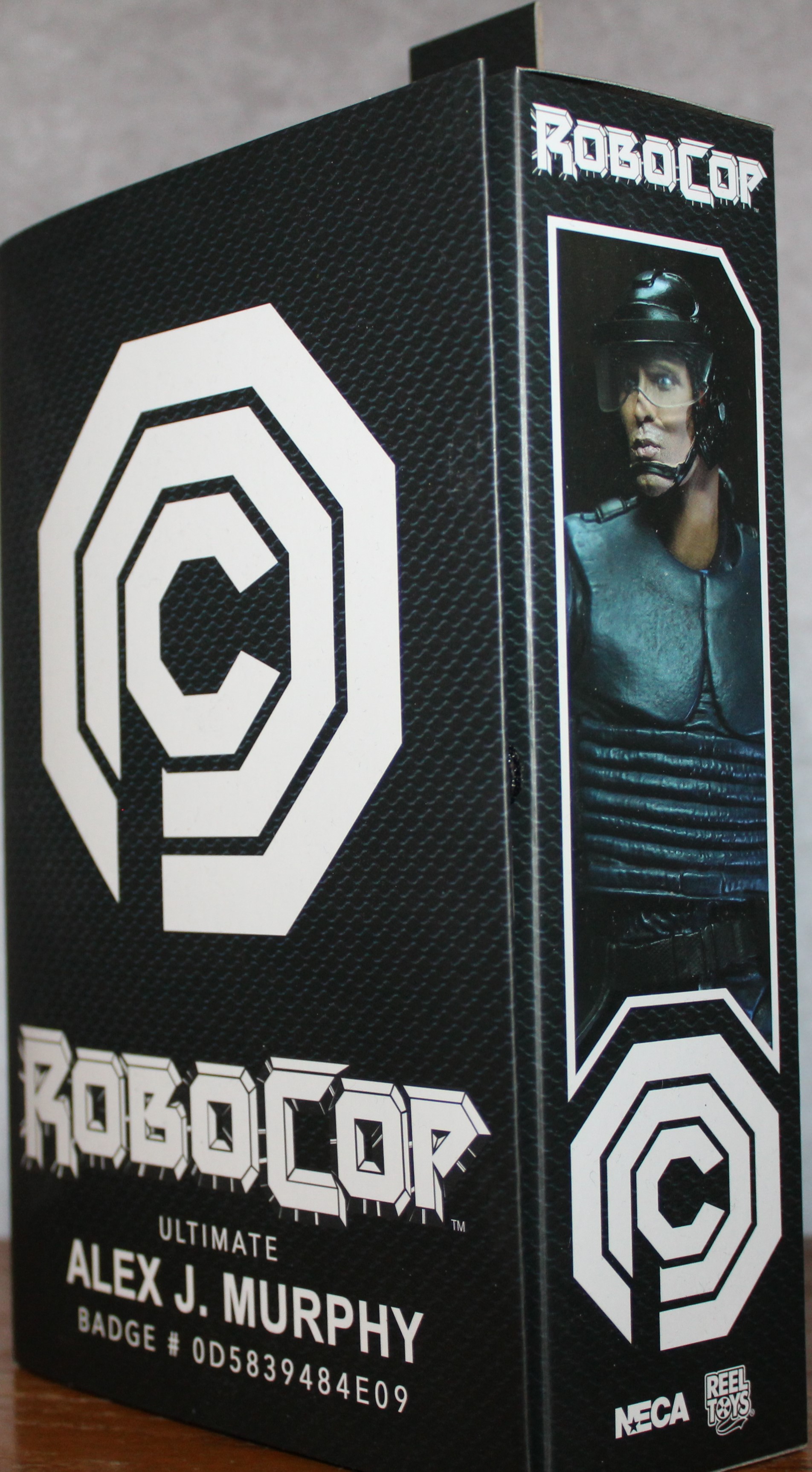 NECA RoboCop Ultimate Alex J. Murphy Figure Toy Review