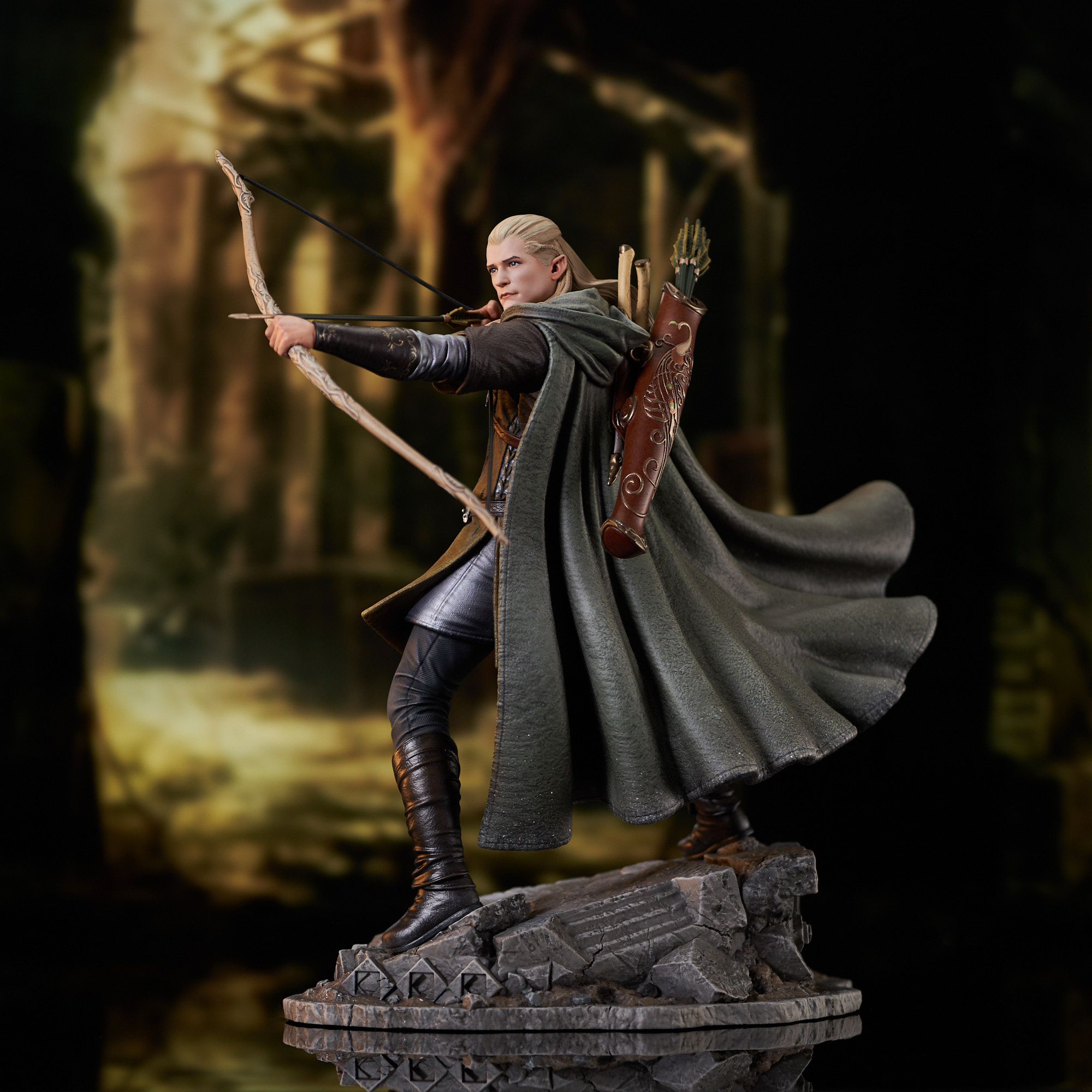 First Look: Diamond Select Lord of the Rings Legolas Diorama