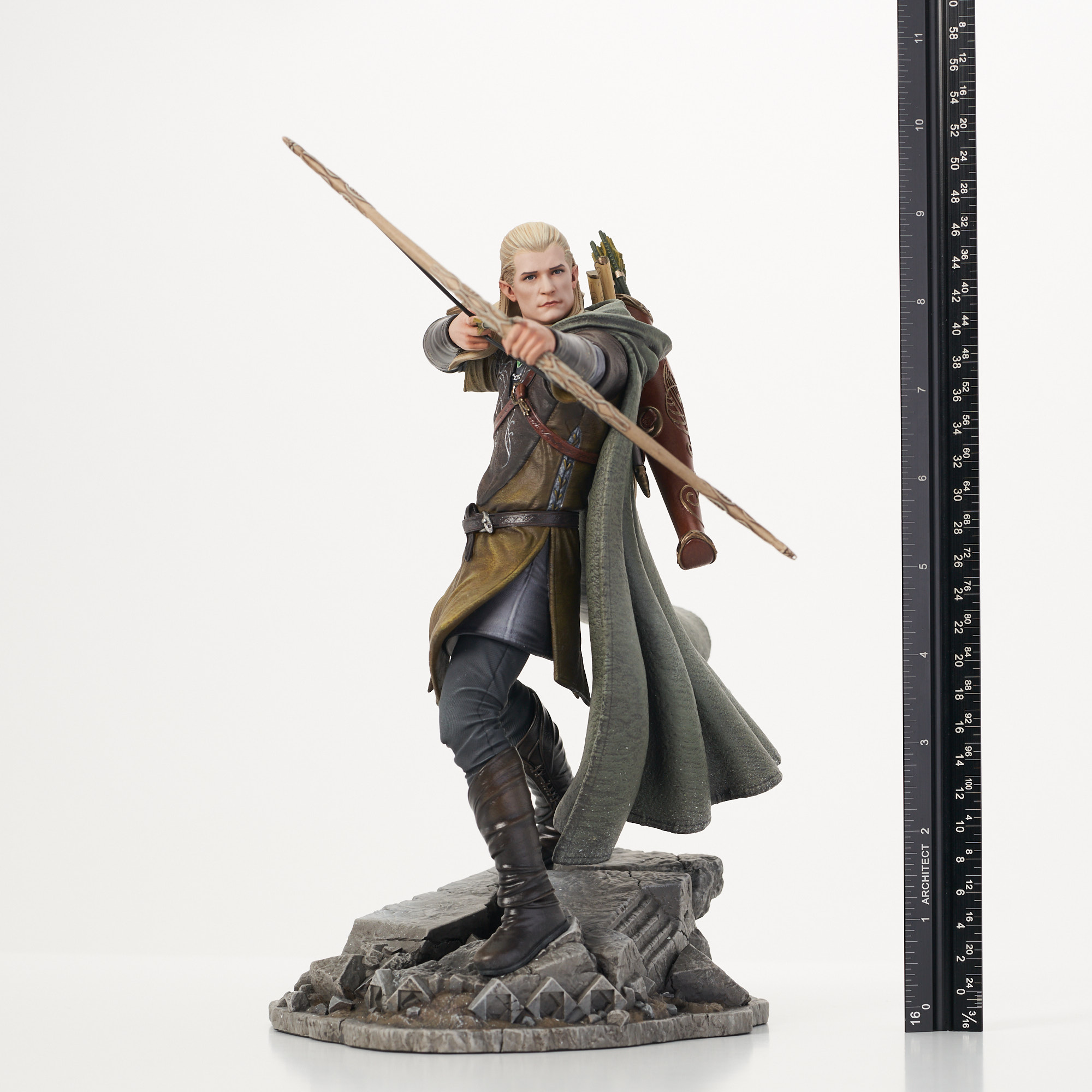 First Look: Diamond Select Lord of the Rings Legolas Diorama