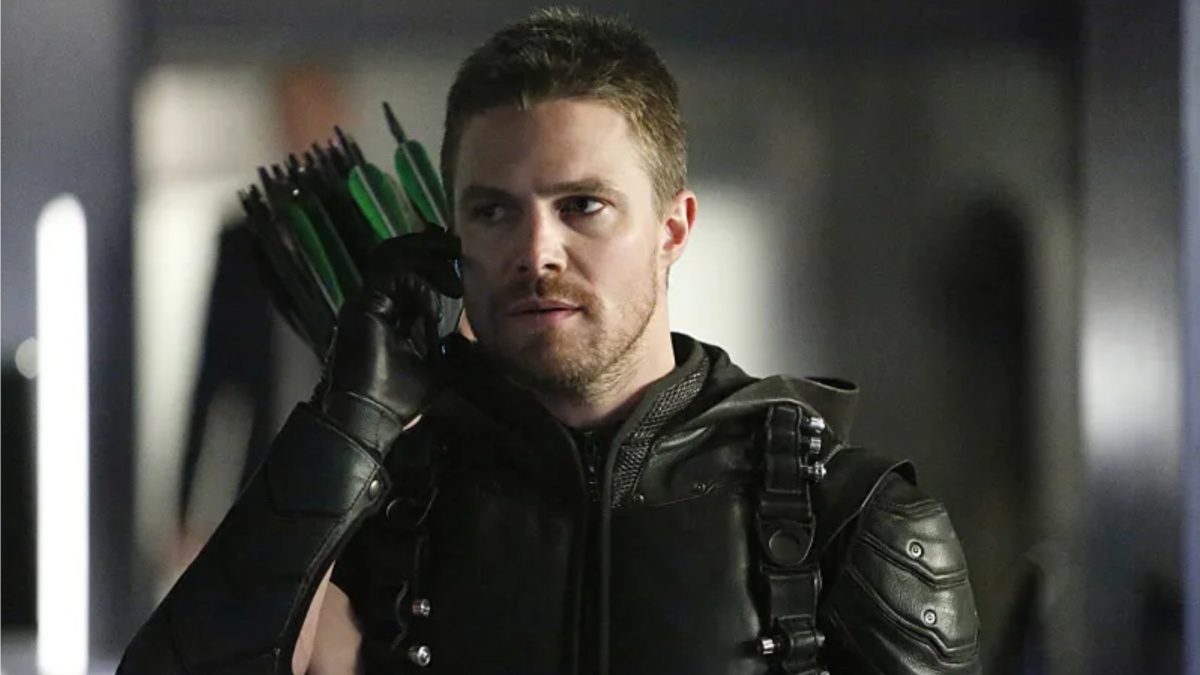 New Arrow Season 7 Trailer Reveals a Green Arrow Impersonator