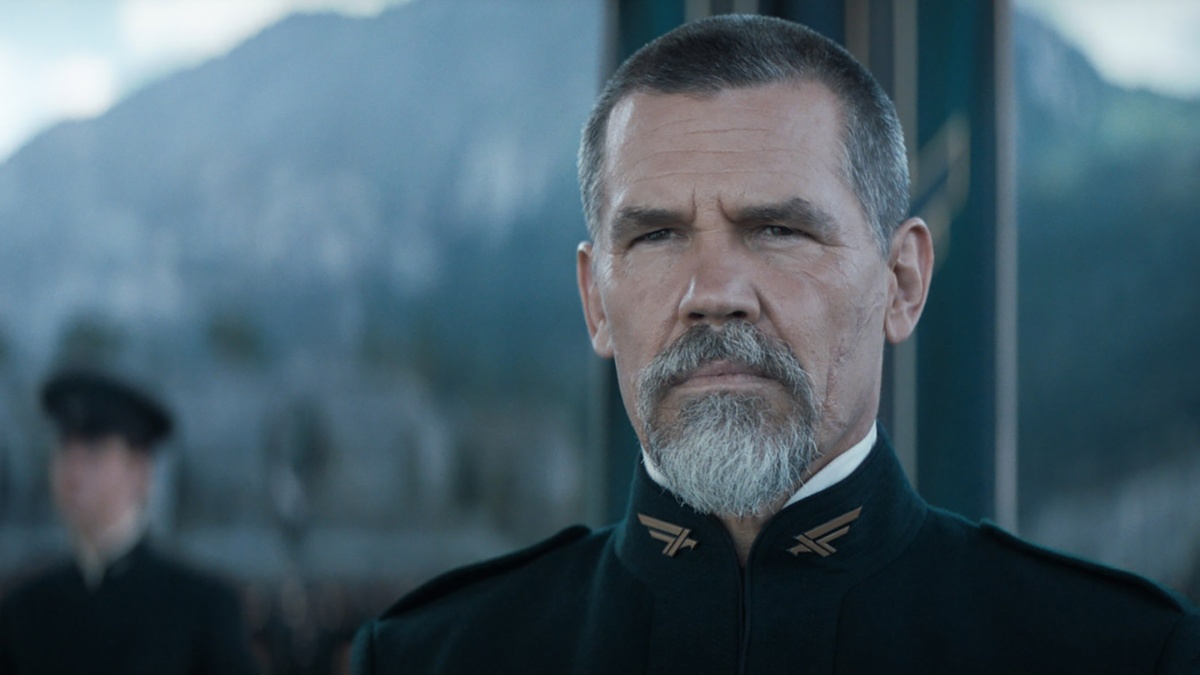 Josh Brolin Confirms Green Lantern Talks, Praises Kyle Chandler for Hal ...