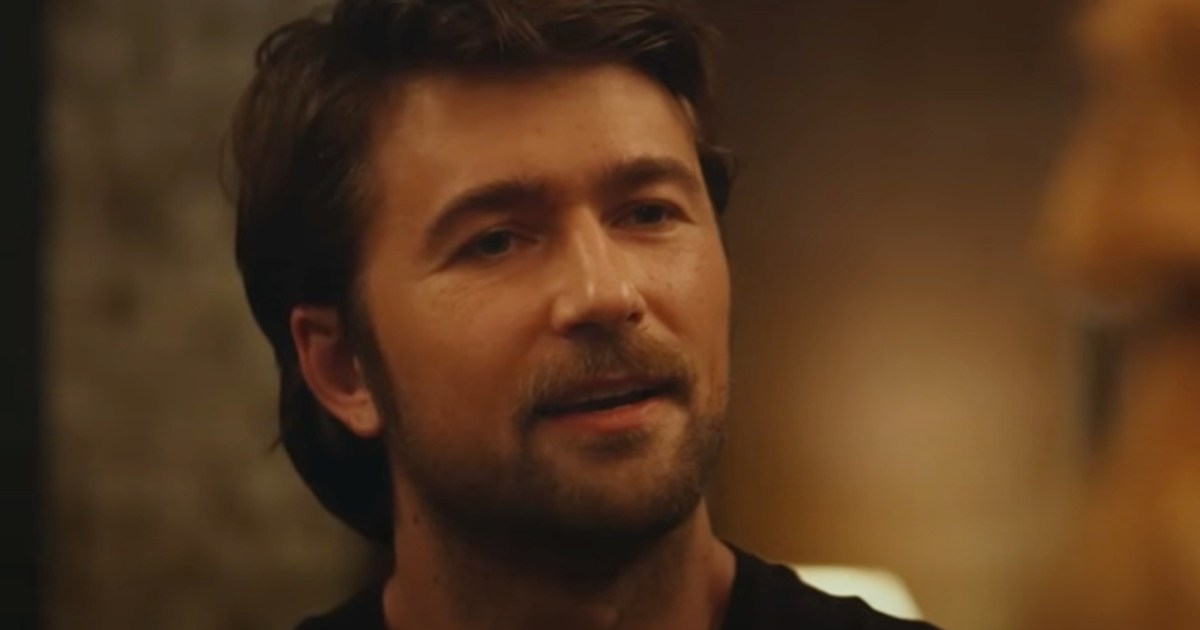 Brandon Sklenar on Batman & Nova Rumors, Teases Meeting With Marvel