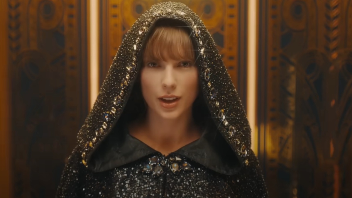 Rumor: Taylor Swift Up For a Superhero Role, Could Be in a Marvel/DC ...