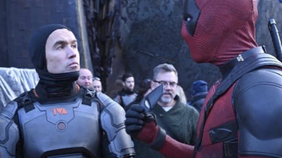 Ryan Reynolds Makes Fun of Rob McElhenney’s Cut Deadpool Cameo, Watch ...
