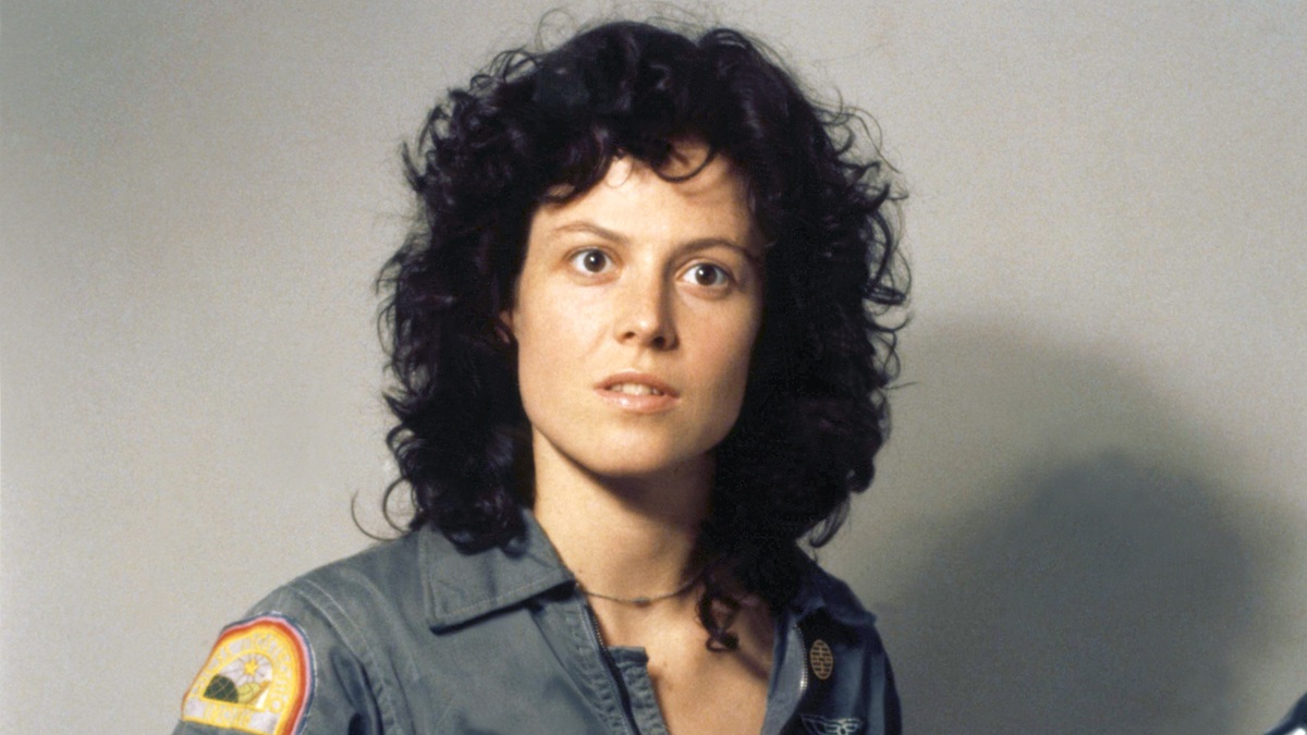 Alien Star Says She 'Backhanded' Sigourney Weaver in Deleted Scene - Comic Book Movies and ...