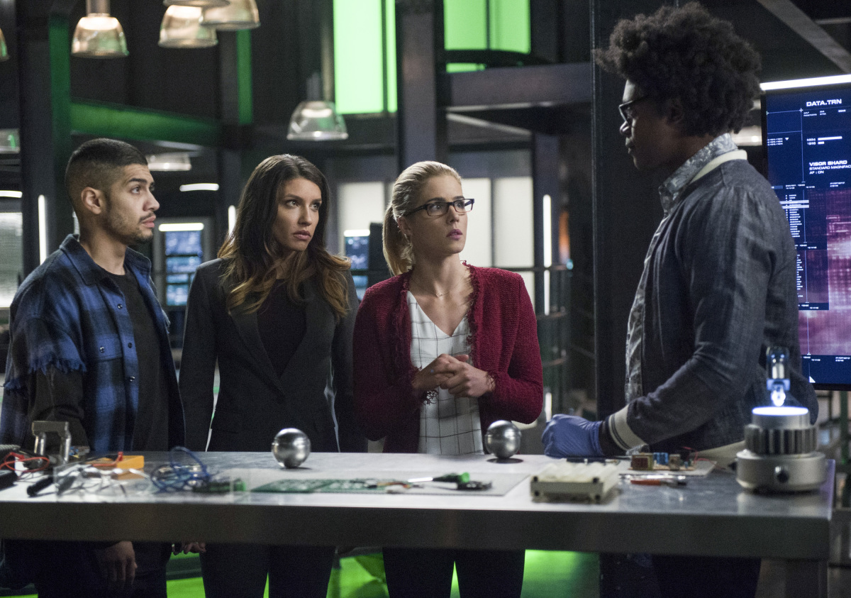 Mayor Oliver Queen Might Get Impeached in Arrow Photos