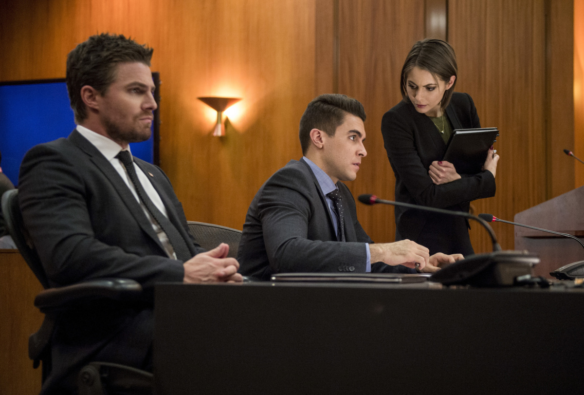 Mayor Oliver Queen Might Get Impeached in Arrow Photos