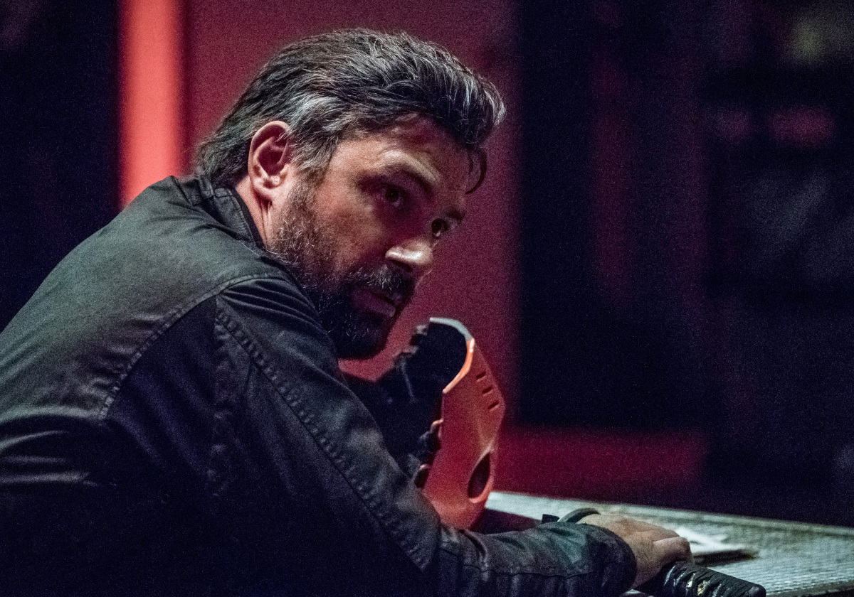 Deathstroke Returns in a New Arrow Promo - SuperHeroHype