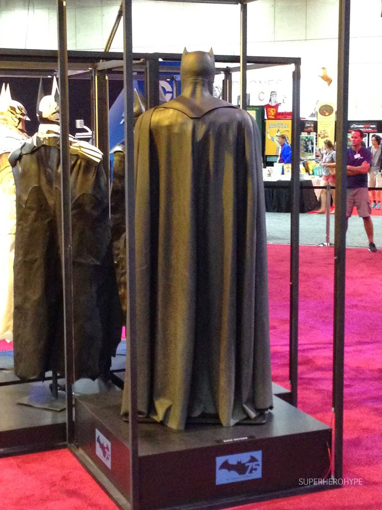 Comic-Con: Photos of the Batsuit from Batman v Superman: Dawn of ...