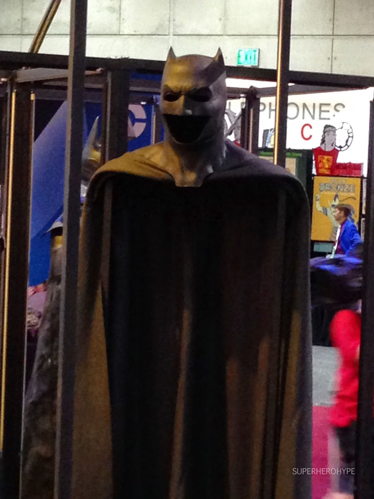 Comic-Con: Photos of the Batsuit from Batman v Superman: Dawn of ...