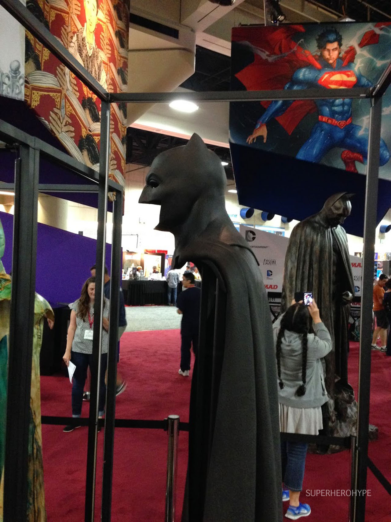 Comic-Con: Photos of the Batsuit from Batman v Superman: Dawn of ...