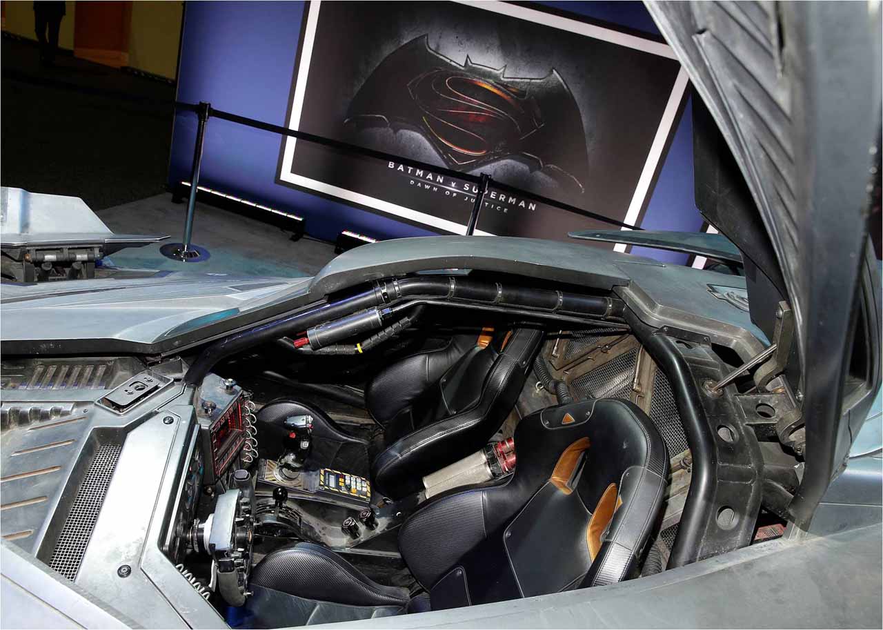 The Batman v Superman Batmobile Pulls Into Licensing Expo 2015! - Comic ...
