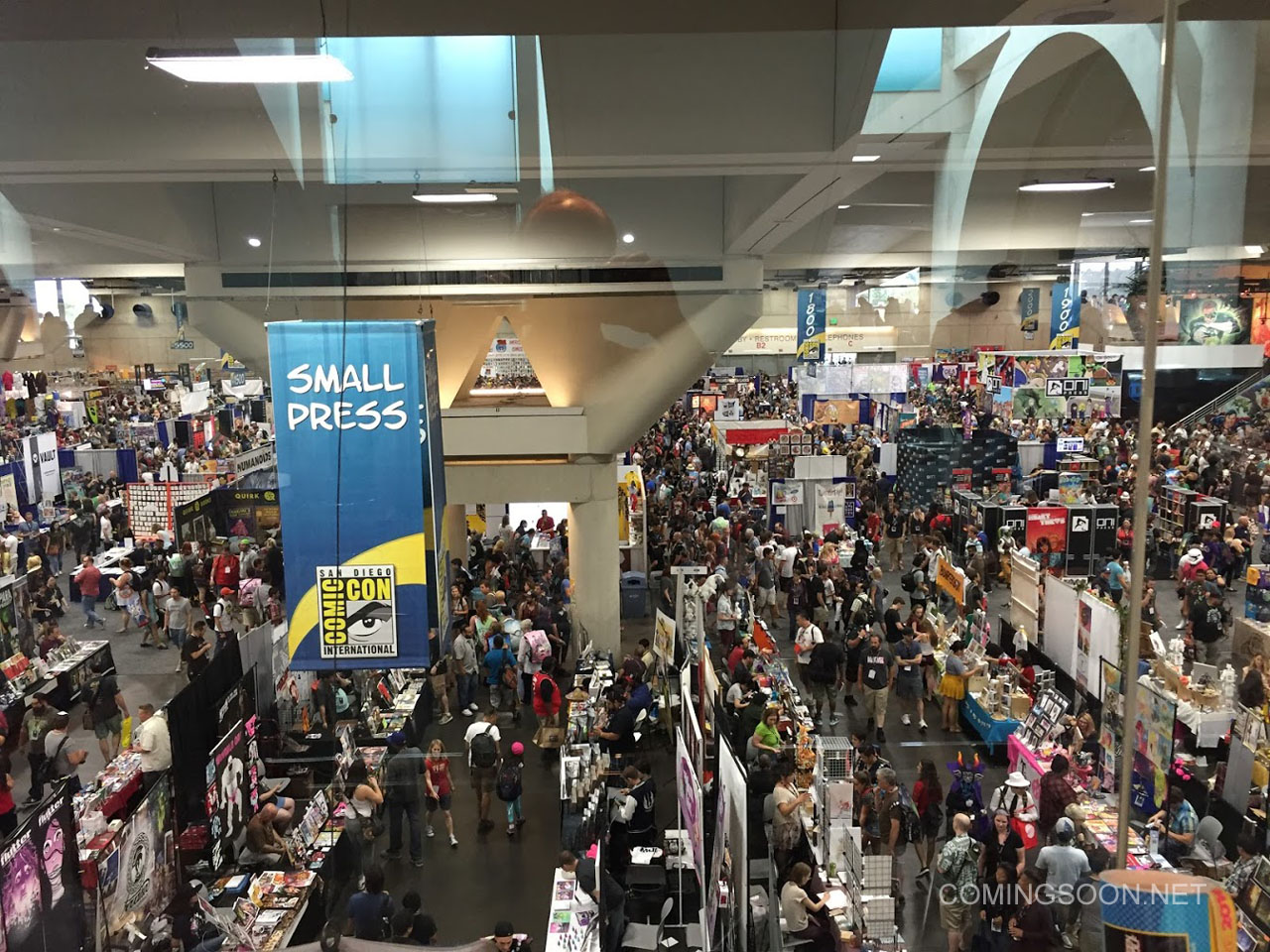 Floor Pictures and Cosplay from Comic-Con 2016