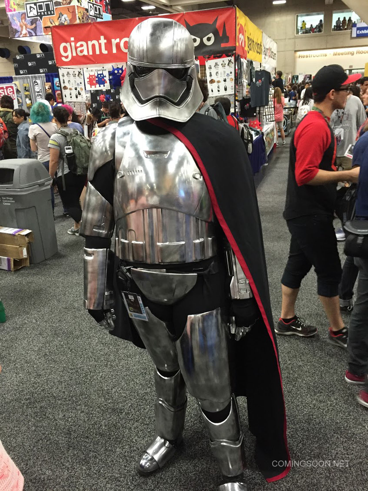 Floor Pictures and Cosplay from Comic-Con 2016