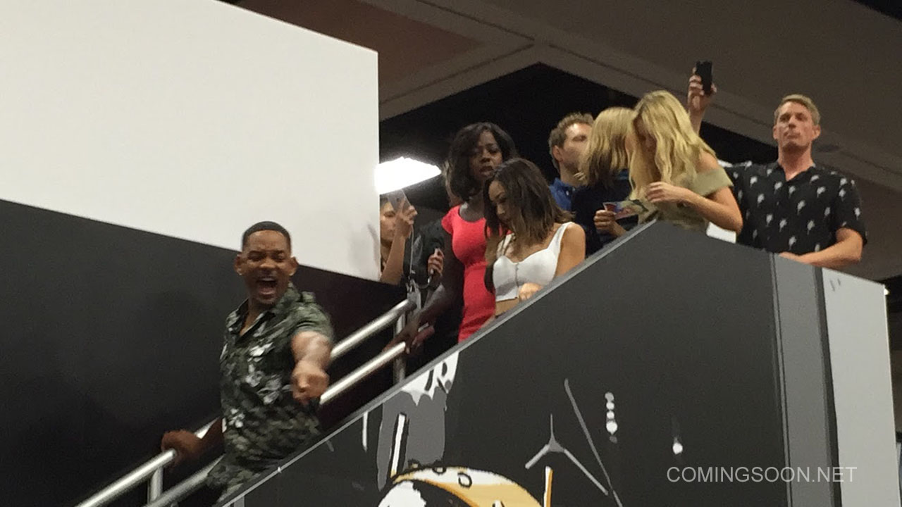 Floor Pictures and Cosplay from Comic-Con 2016