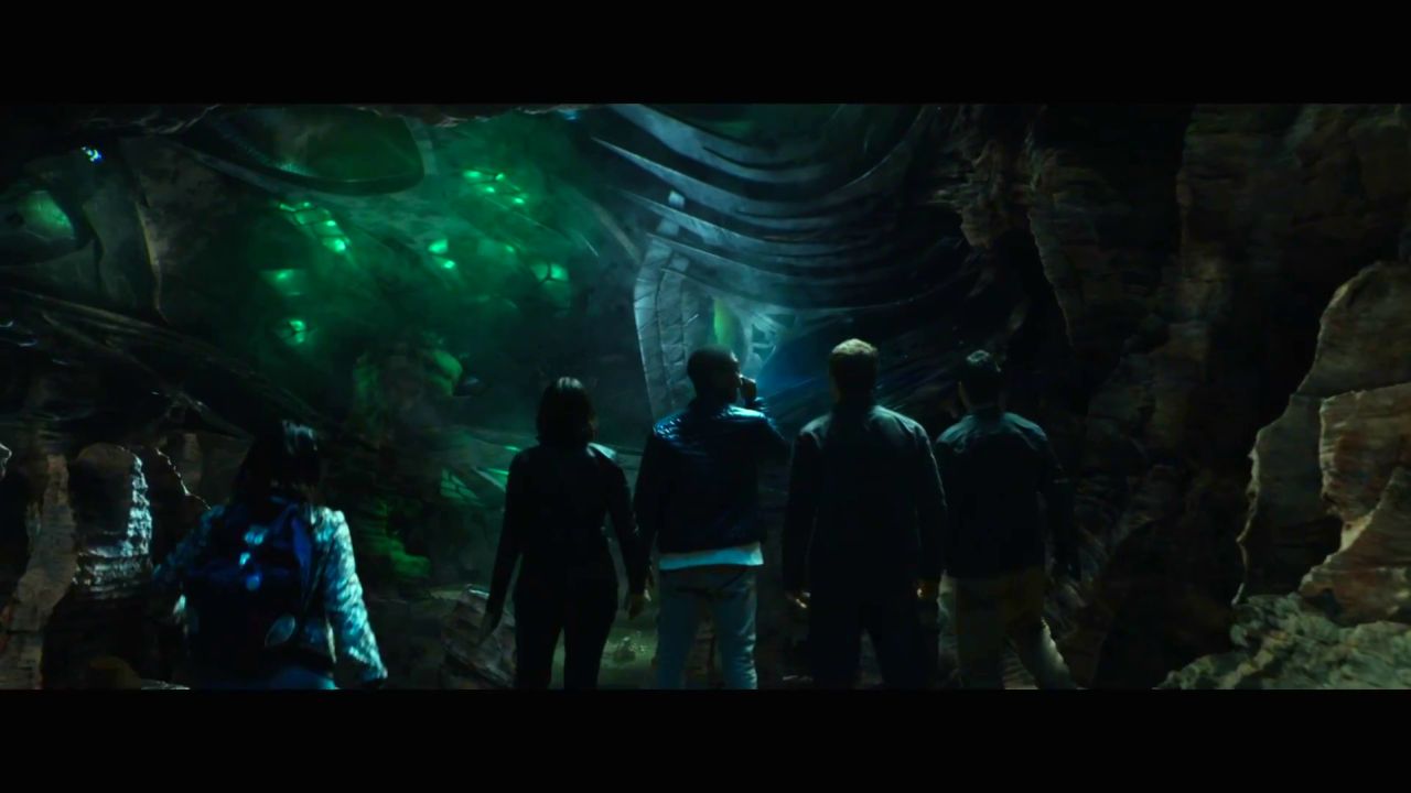70 Screenshots from the New Power Rangers Trailer