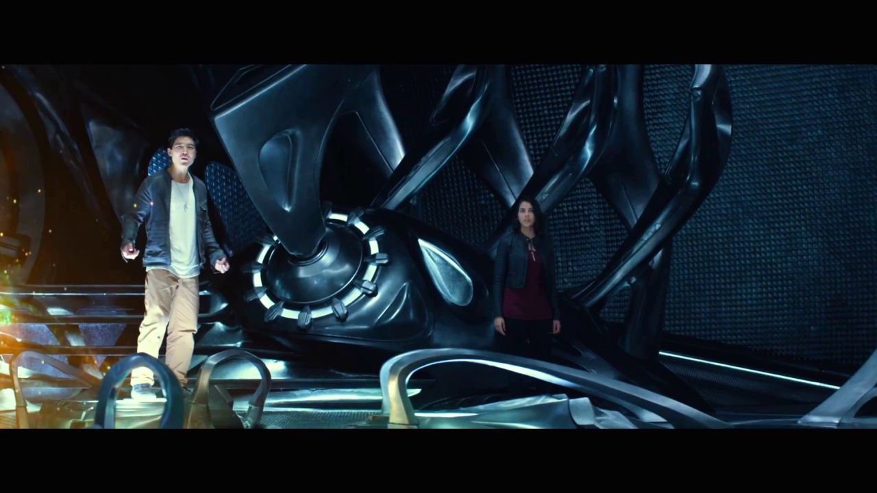 70 Screenshots from the New Power Rangers Trailer