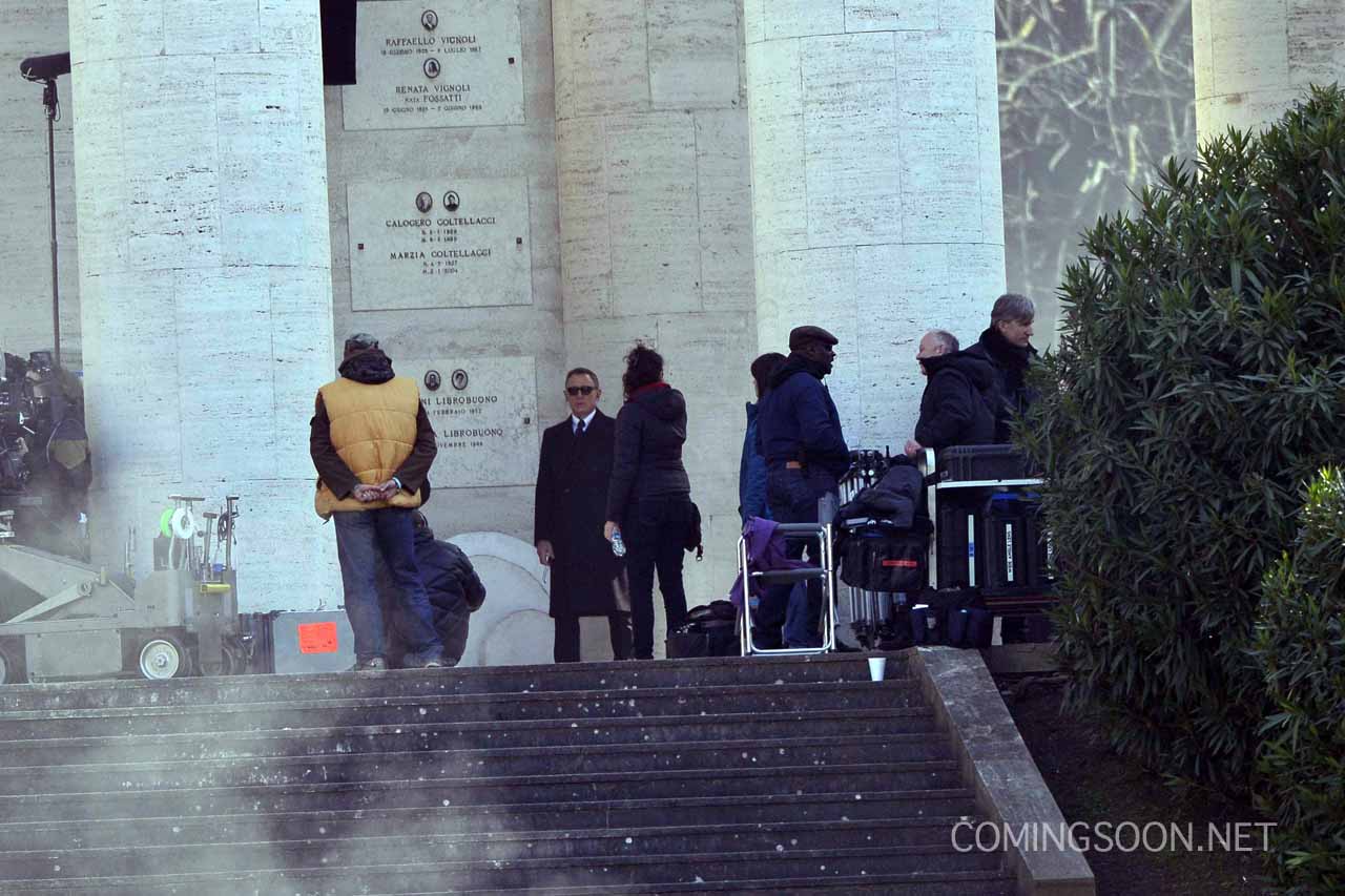 Daniel Craig and Monica Bellucci Spotted on the Spectre Set - Comic ...