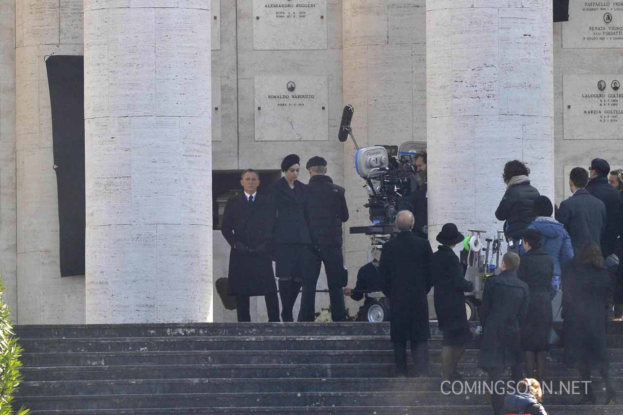 Daniel Craig and Monica Bellucci Spotted on the Spectre Set - Comic ...