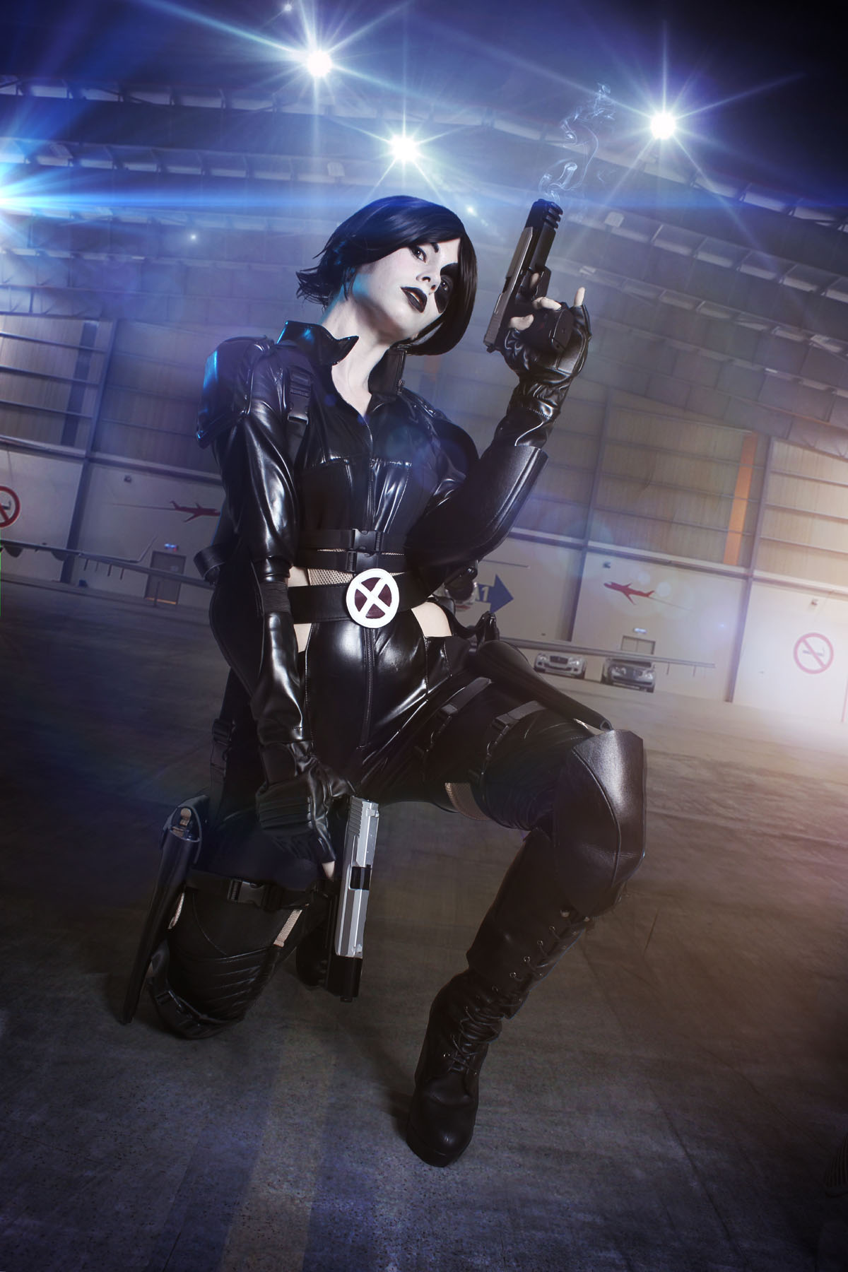 Superhero Hype Cosplay: Domino